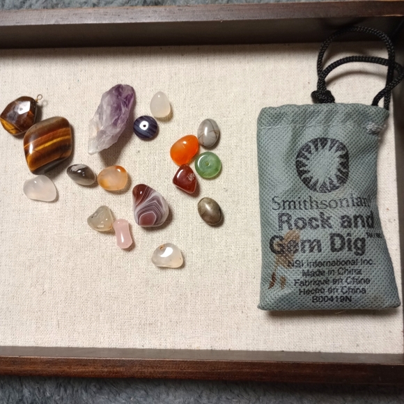 Jewelry | Smithsonian Rock And Gem Dig Stem Identify Gemstones And ...